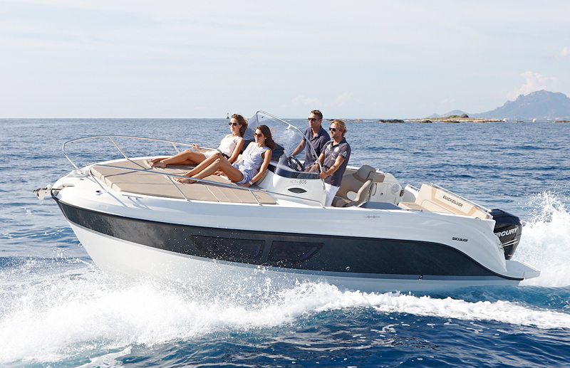 Quicksilver Activ 805 Sundeck